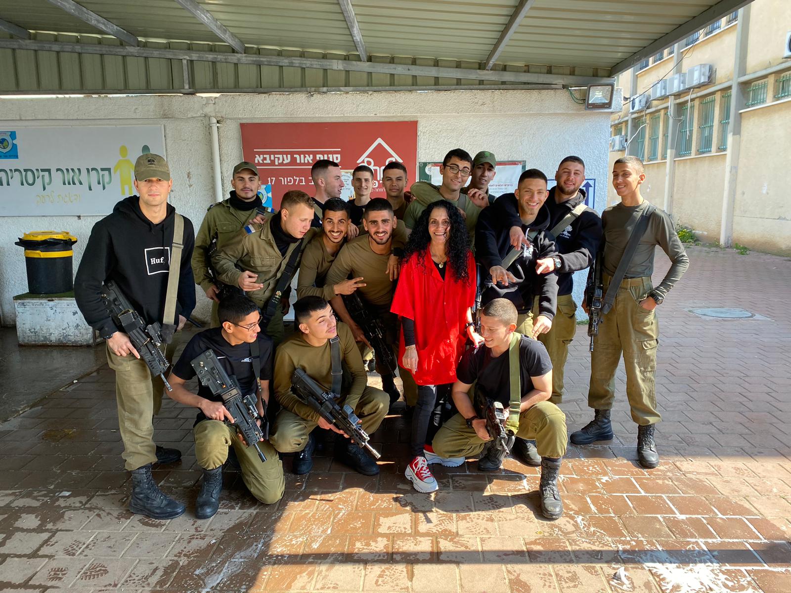 מתנדבים מרחבי הארץ והעולם - Meir Panim